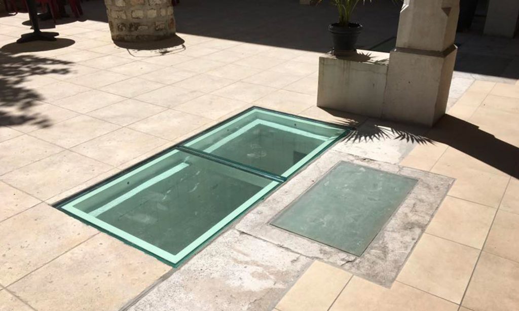 Dalles de plancher en verre trempé feuilleté - Miroiterie Degivry Dalles de plancher en verre trempé feuilleté - Miroiterie Degivry